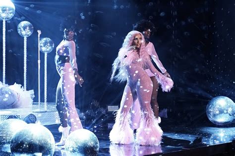Doja Cat Performs “say So” On The Tonight Show Starring Jimmy Fallon