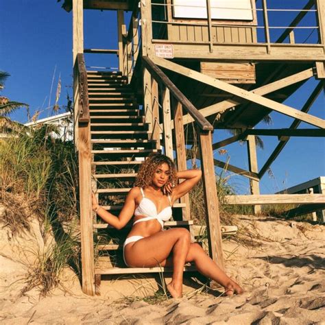 5 Hot Sexy Ashley Nicole Moss Bikini Pics