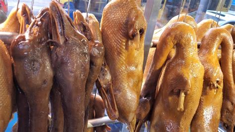 賣好多鵝頭頸王子，甘香滷水鵝，美味乳鴿 滷水鴨 爽脆鵝腎，滷水豬手 豬大腸鵝腸 沙薑鷄 灣仔良記滷水大王 米芝蓮香港
