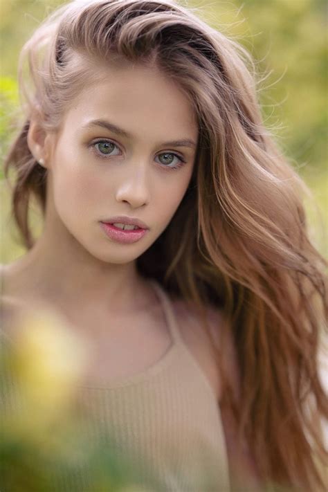 Model Sedcard Von Kimmy R Weibliches Professional Fotomodel Schweiz