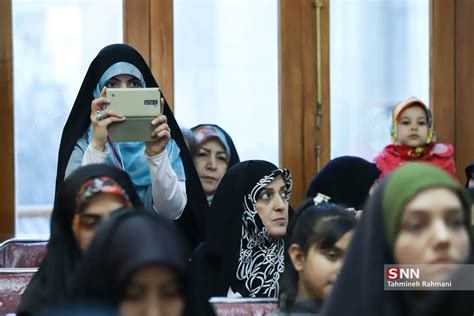 افتتاح نمایشگاه دختران خیابان انقلاب