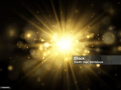밝고 아름다운 별 투명한 배경에 대한 조명 효과의 벡터 일러스트레이션입니다 Rays Of Sunshine Concert에 대한 스톡 벡터 아트 및 기타 이미지 Rays