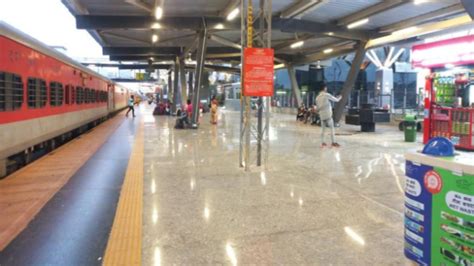 Eastern Railways Gm Shri Amar Prakash Dwivedi Inspects Liluah Workshop Rail Analysis India