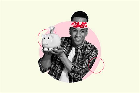 창조적 인 사진 콜라주 젊은 사람 보류 돼지 은행 모으다 돈 예금 지폐 현금 달러 실업가 자금 톱니 바퀴 조직 대출에 대한 스톡 사진 및 기타 이미지 Istock