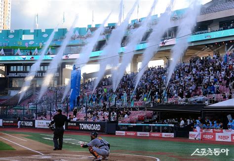 ‘kt 워터페스티벌 무더위를 날린 대형 물대포 [포토]｜스포츠동아