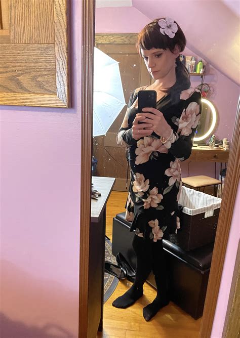 Monday morning mirror selfie : r/crossdressing