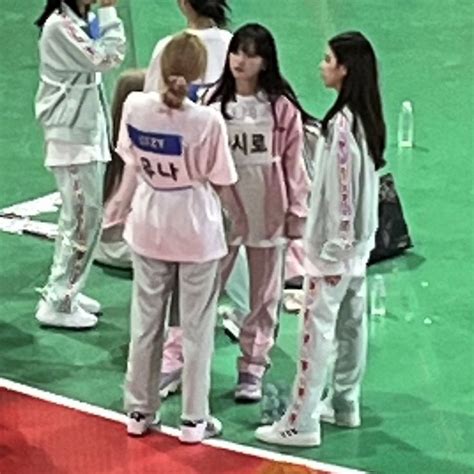 Itzy Yuna Lia X Kep1er Mashiro Windbreaker Rain Jacket Itzy