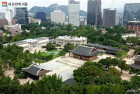 정동전망대에서 덕수궁 경내를 볼 수 있다