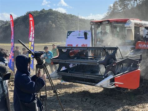 구보다 보통형 콤바인 울진 경축순환특구 콩 수확 시연서 호평
