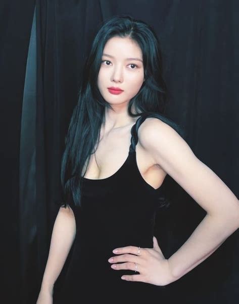 김유정 그동안 몰라봤던 글래머아찔한 노출 드레스 헤럴드 Pop