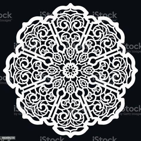 레이스 라운드 종이 Doily 레이스 눈송이 인사말 요소 절단 플로터 둥근 패턴 레이저 컷 템플릿 케이크 벡터 일러스트를 장식하는 Doily 가위에 대한 스톡 벡터 아트 및