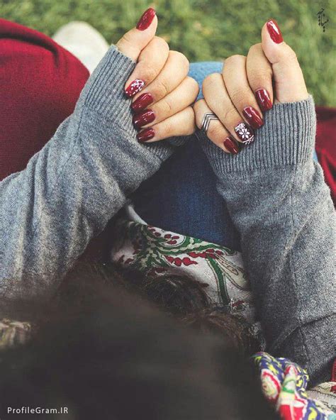 عکس پروفایل دختر با لاک قرمز مانیکور پروفایل گرام