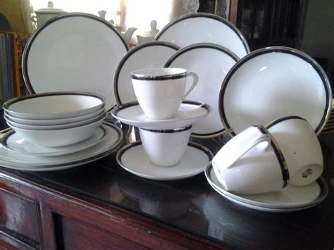 Lemari Cantique Liling China Dinnerset