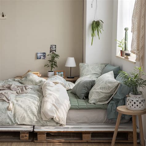 칸딘스키 미디어아트and음악을 그리는 사람들 음악을 미술로 펼쳐낸 칸딘스키와 현대작가들 ⠀ 현대작가들을 통해 재구성된 칸딘스키의 미술세계와 현시대의 음악과 미술 각 장르의