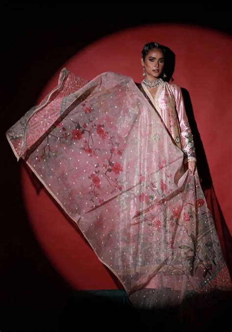 Khizra Naz On Linkedin Wardhasaleem Textiledesign Printdesign Illustration Designer…