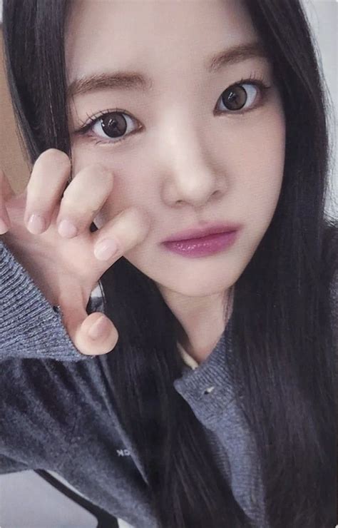 Yuha The Chase Photocard Scan Trong 2025