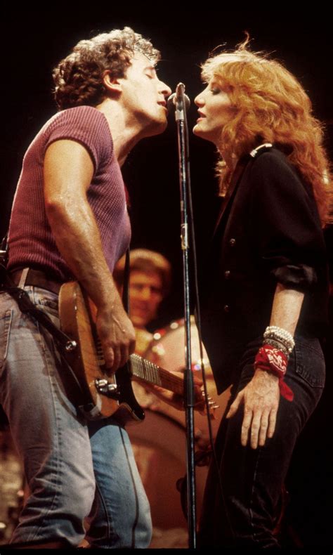 Quédate Con Quien Te Cuide Como Bruce Springsteen Cuida A Patti Scialfa