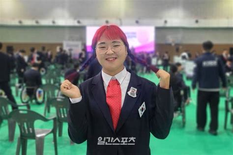 이제는 Apg 태극마크로 물들인 머리 시상대 맨 위에서 자랑하고 싶어요