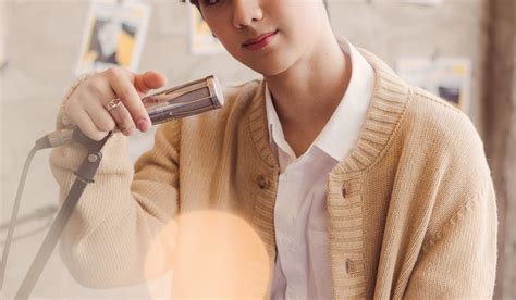 รวมรูปภาพของ ทิกเกอร์ ลูกชายนิโคล ในลุคหนุ่ม รด ปี 3 ตัดผมเกรียน หล่อทะลุเฟรมจริงๆ รูปที่ 8