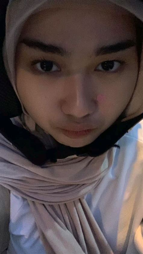 Pin oleh Queenyzrln di Pin buatan Anda di 2024 | Gaya hijab, Gambar ...