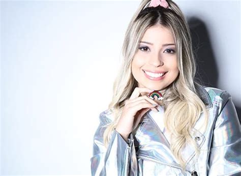 Perfil Conheça A Cantora E Dubladora Bianca Alencar Caderno Pop