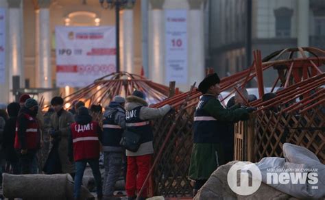 Жагсагчид Сүхбаатарын талбай дээр гэр барьж байна News Mn