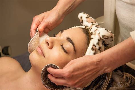 Should You Wear Makeup After A Facial Facial Adviser