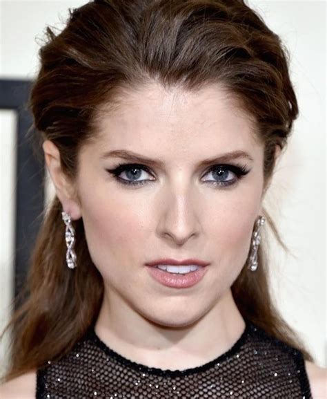 Anna Kendrick R Nosekink
