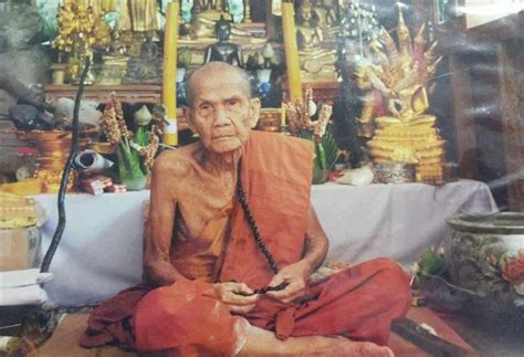 หลวงปู่หมุน ฐิตสีโล ราคา4500บาท คัดสวย ผิวไฟเน้นๆ สมการรอคอย มาพร้อมบัตรรับรอง ขนาดนี้ มั่นใจ