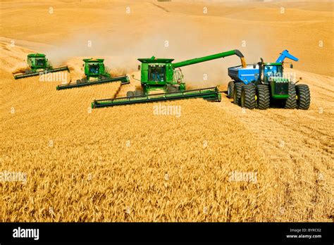 John Deere 9770 Combine Harvesting Wheat John Deere 9770 Sts Combine W