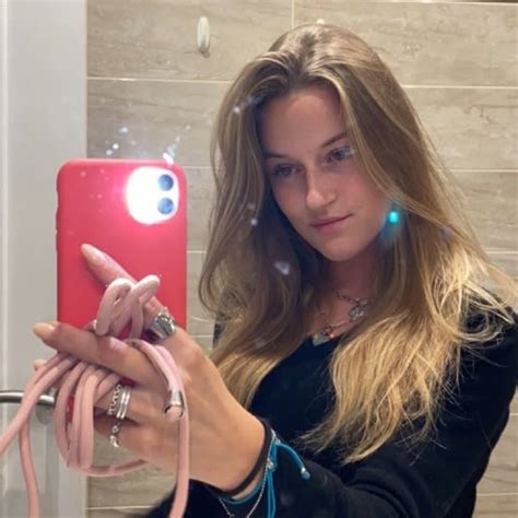 Sophie Claire Sophieclairee • Threads Say More Sophie Claire Sophieclairee • Threads Say More