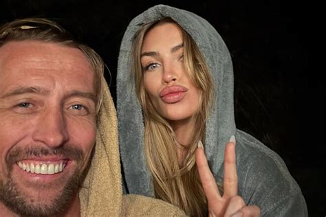 ВІДЕО Відома модель переплутала футболіста Ліверпуля з жінкою Читайте на Ukr Net