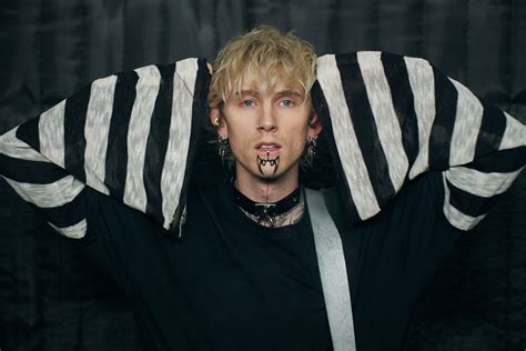 Machine Gun Kellys ‘mainstream Sellout Is A Self Hating Celebrity Pop