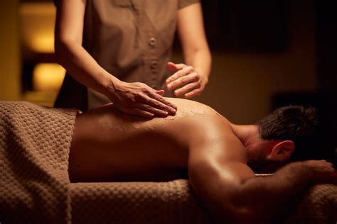 Elemis Expert™ Deep Tissue Tension Ease Massage Aqua Sana