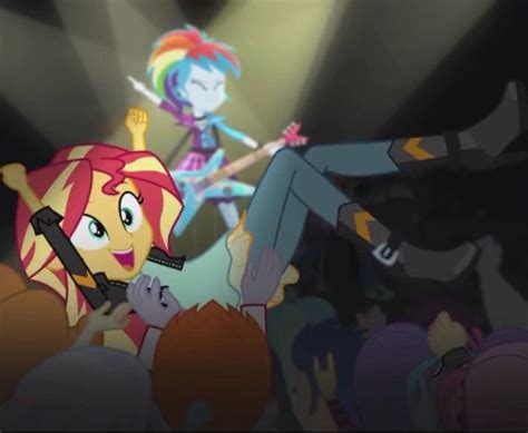 Mlp Friendship Through The Ages Sunset Crowd Body Surfing At Rainbows Concert