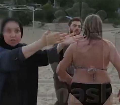 Семья из Чечни загнала свой внедорожник на пляж в Мариуполе