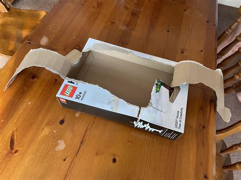 This Is How My Wife Opened A LEGO Box How Uncomfortable Does This Picture Make You R Lego