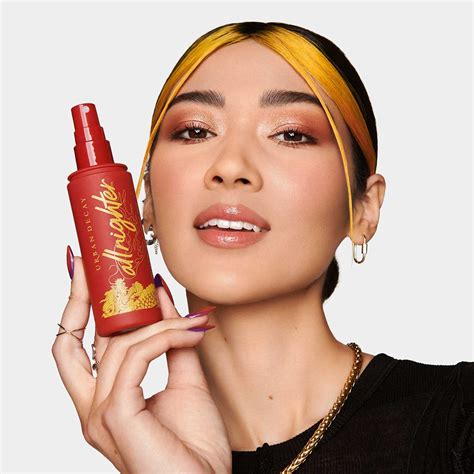 سيفورا ≡ بخاخ أول نايتر لتثبيت المكياج إصدار محدود لرأس السنة الصينية