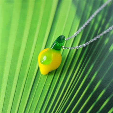 알루에티 열매를 모티브로 한 큐티 뽀작 레몬 펜던트 목걸이 상틈발랄한 레몬 요즘같은 날씨에 화사하면서도 딱이죠~ 줄도 써지컬 줄이라서 편하게 착용하기에도 좋답니다