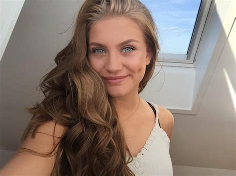 Mathilde Fra ‘Årgang 0 Er Iskold Nu Viser Hun Sig Frem Helt Nøgen