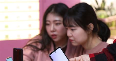 클램쉘 타입 폴더블 스마트폰 갤럭시z플립 출시