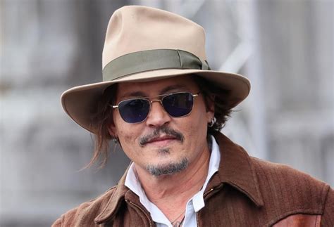 Johnny Depp Finalmente La Foto Che Aspettavamo Radio Monte Carlo