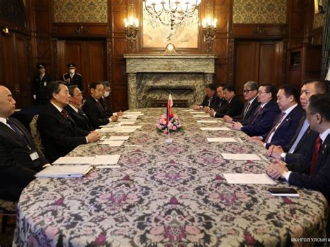 УИХ ын дарга Г Занданшатар Япон Улсын Парламентын Төлөөлөгчдийн танхимын дарга Х Хосода тай