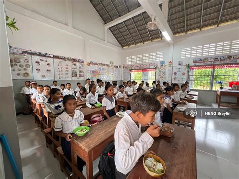 សាលារៀនគោលដៅ ៥៥៣កន្លែង កំពុង អនុវត្ត កម្មវិធី ផ្ដល់ អាហារតាម សាលា រៀន