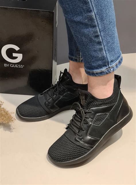 Кросівки Guess — ціна 2800 грн у каталозі Кросівки Купити жіночі речі за доступною ціною на Шафі
