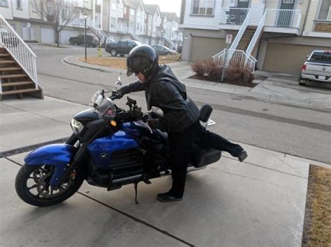 Mountingdismounting A Motorcycle How To Get On And Off Your Bike Safely