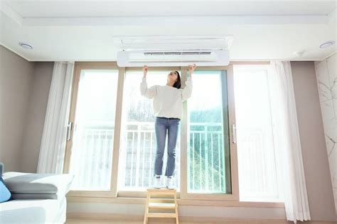 주말 Pick 1년 만에 그냥 틀면 세균·곰팡이 세례슬기로운 에어컨 청소법은