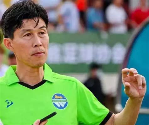 前国足教练首次回应多名归化被弃用：不是顶尖球员，体重超标！