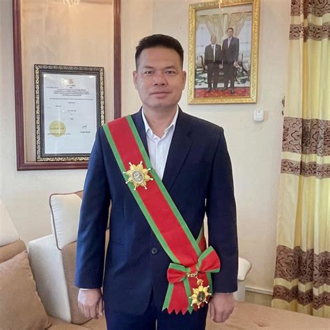 ឧកញ៉ា ហេង បូរិន និងលោកជំទាវ សូមគោរពជូនពរឯកឧត្តម ហ៊ុន ម៉ាណែត ដែលត្រូវបានបំពាក់ឋានន្តរស័ក្តិជា