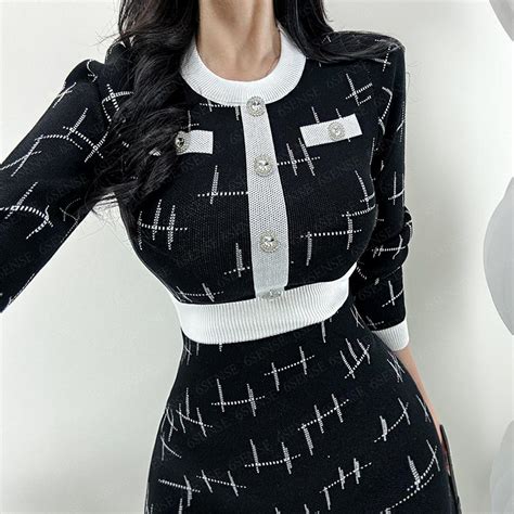 식스센스 미니롱에이치 레터링 쥬얼리스톤 배색 니트원피스 H라인 슬림딱붙는 섹시미디 겨울하객룩